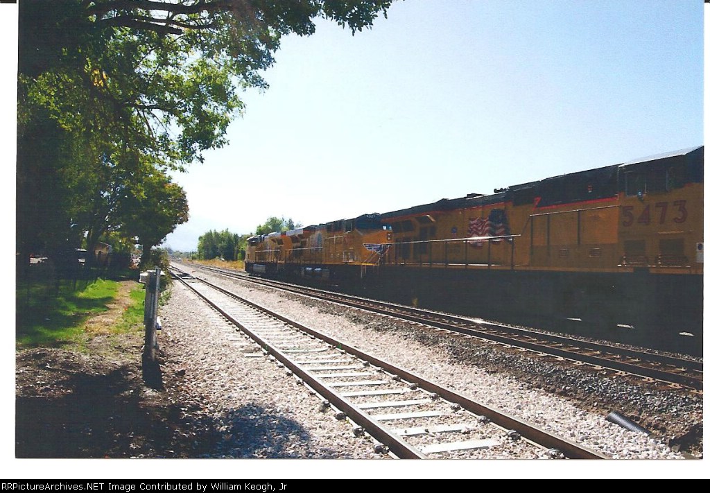 UP 5473 and UP 5327, UP 7765 head south